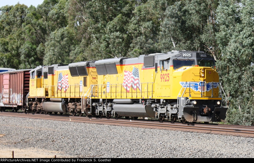UP 9925 and UP 5110 lead a manifest on to a siding